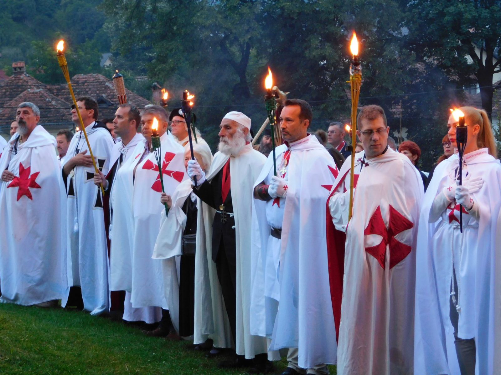 Cavalerii templieri au fost ucişi de ciumă la Nisovo sau de către ...